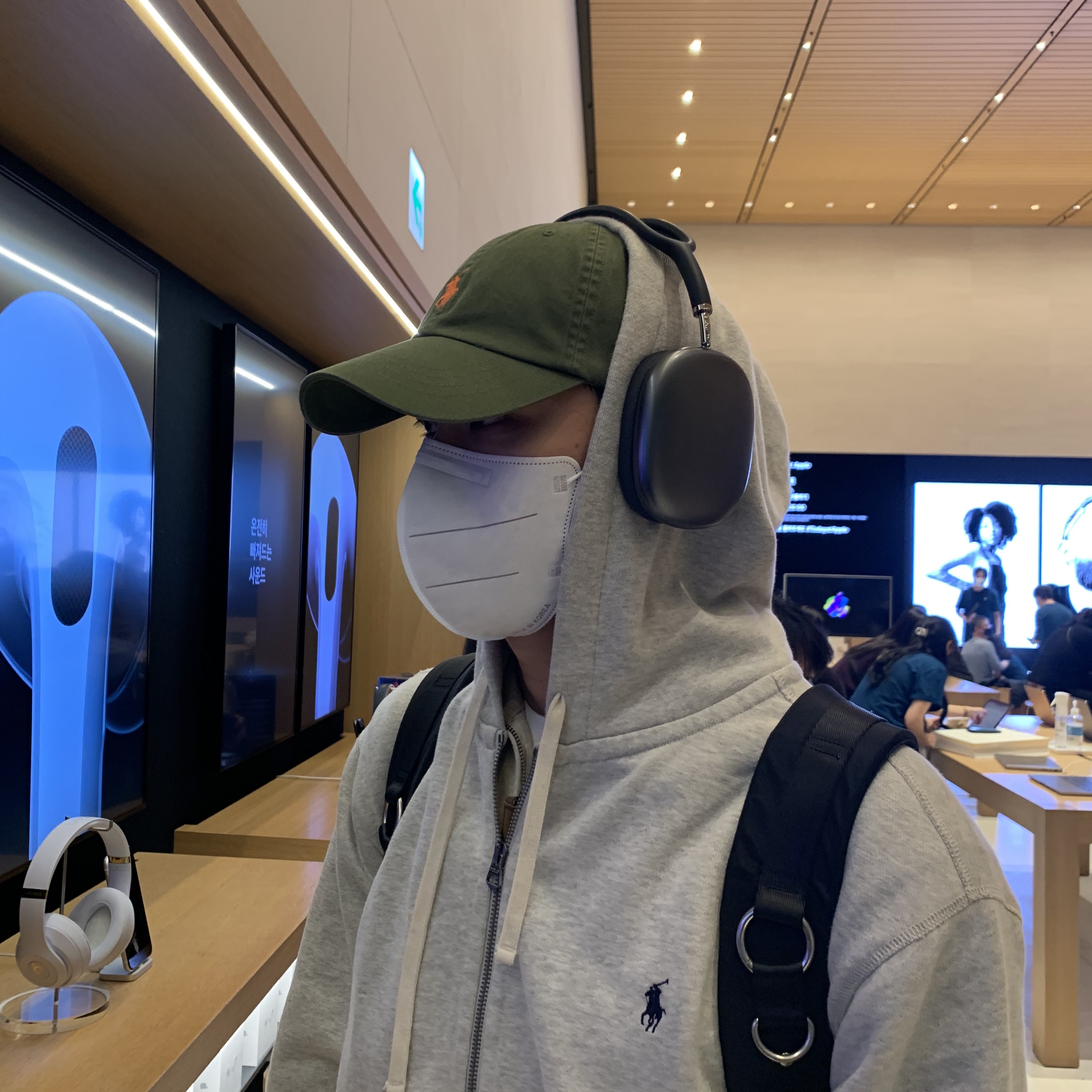 cool_jr (@barney_stinson) 님의 게시물 | KREAM