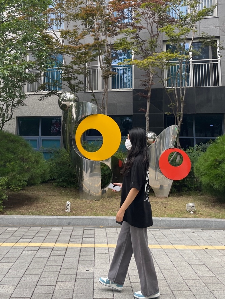 hyeon (@_.hyeon) 님의 게시물 | KREAM