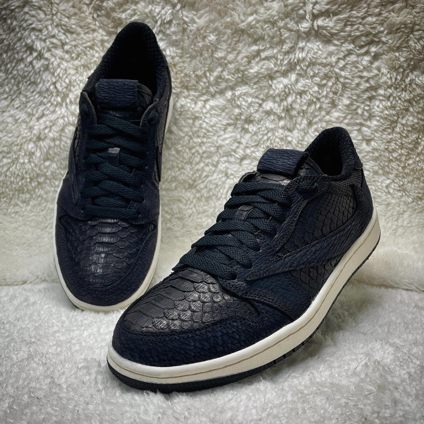 우준 (@wo__ojun) 님의 게시물 | KREAM