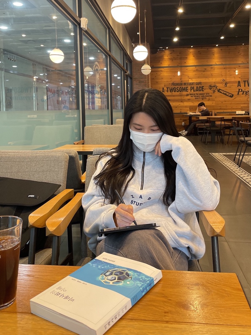 hyeon (@_.hyeon) 님의 게시물 | KREAM