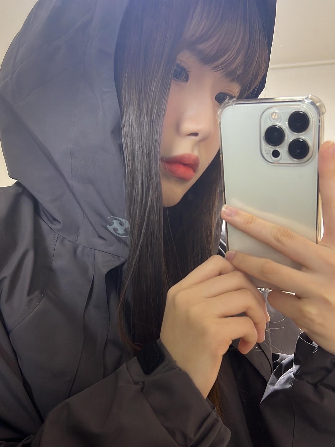 배건아 (@vaeguna) 님의 게시물 | KREAM