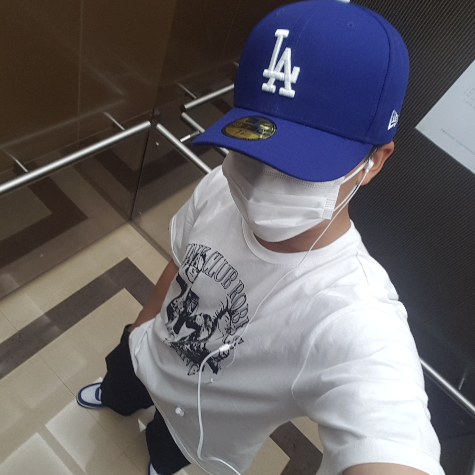 정도영 (@l0lll) 님의 게시물 | KREAM