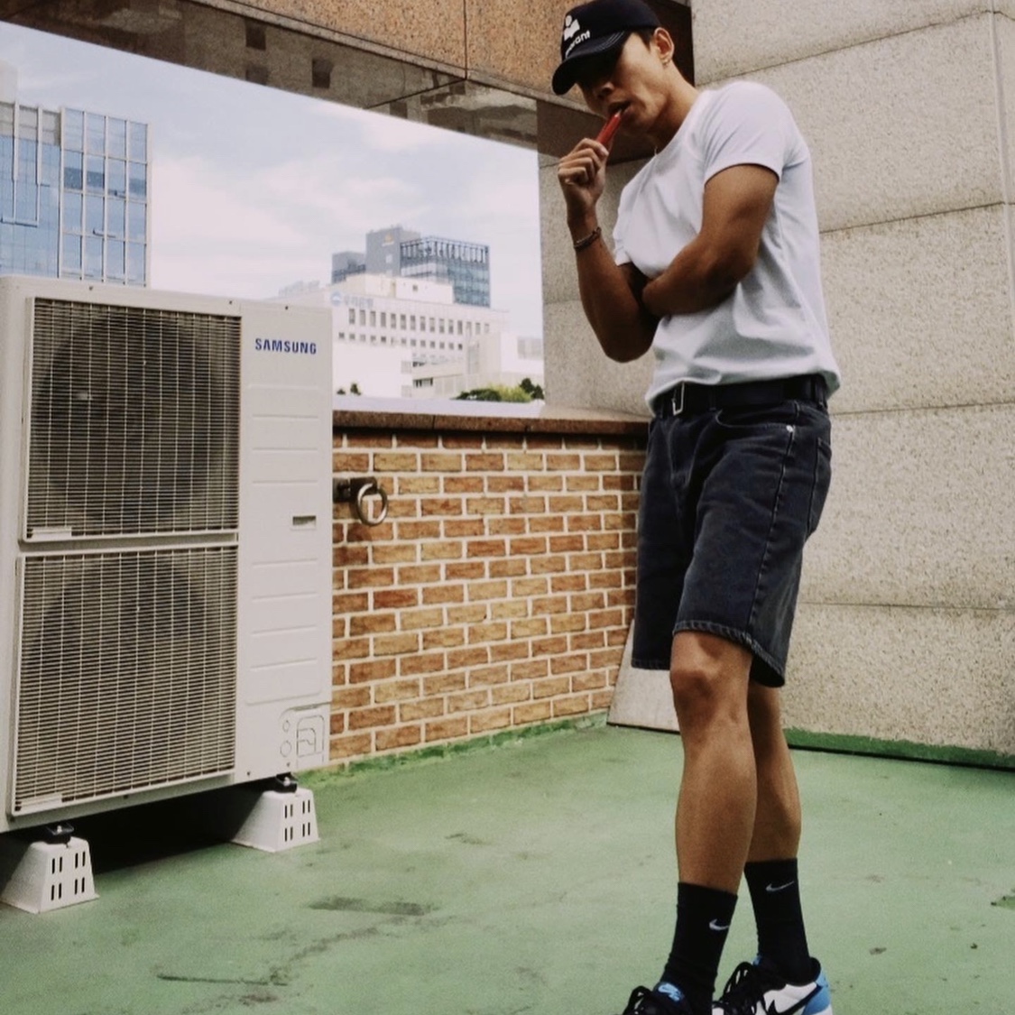 zzoo (@zzoo28) 님의 게시물 | KREAM