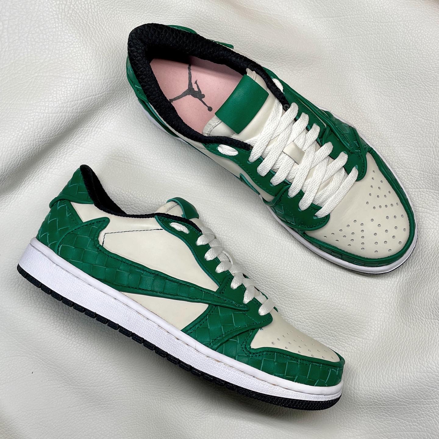 우준 (@wo__ojun) 님의 게시물 | KREAM