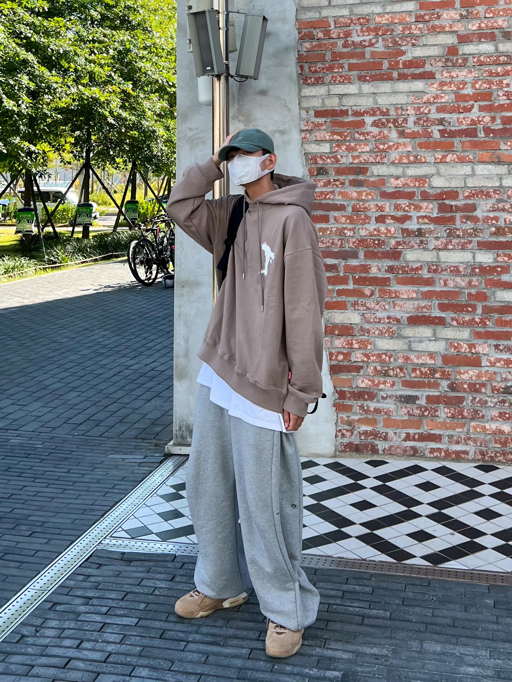 동건 (@move__gun) 님의 게시물 | KREAM