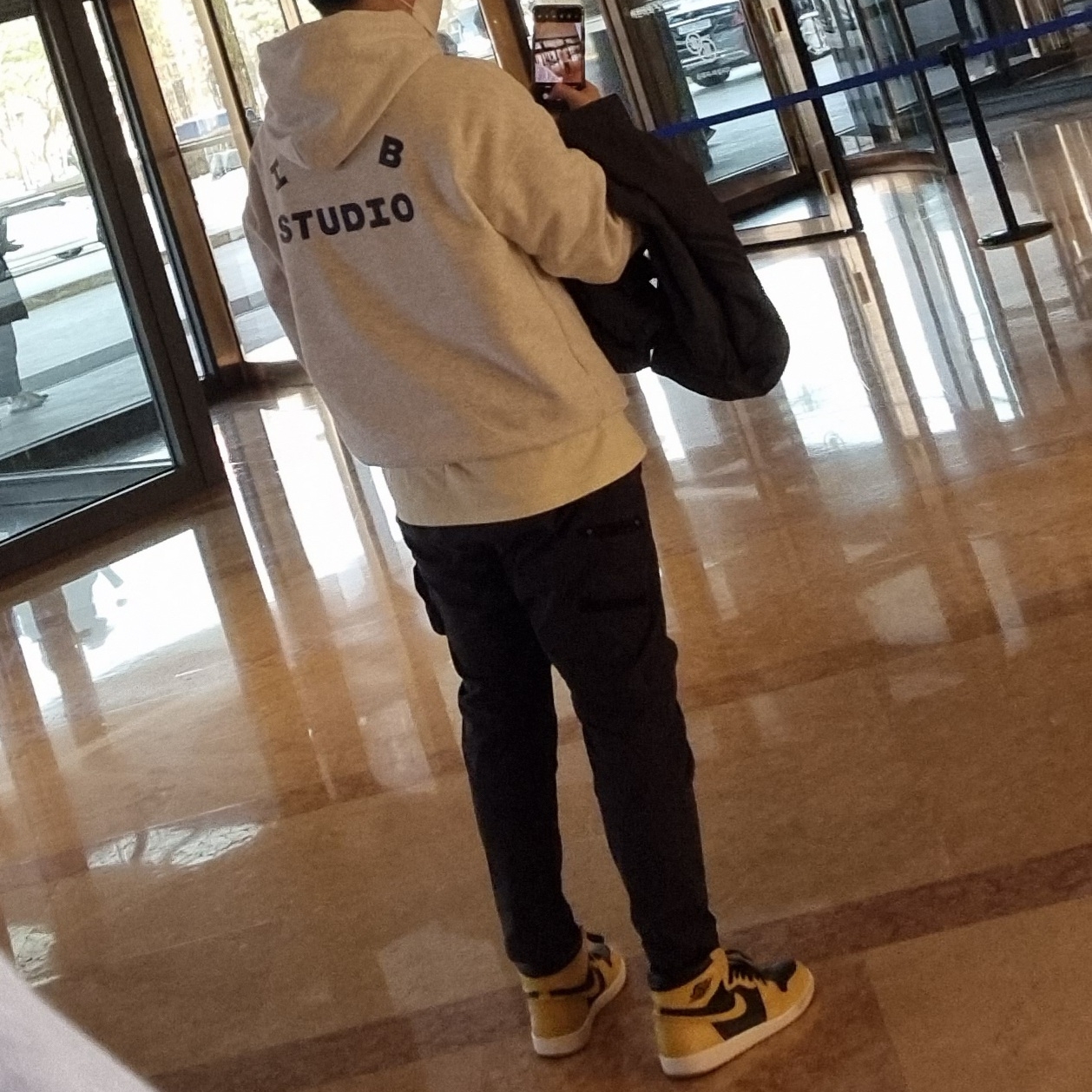 스s (@s_j_zzz) 님의 게시물 | KREAM