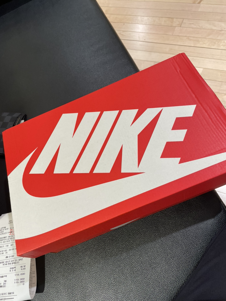 (@mryeoum) 님의 게시물 | KREAM