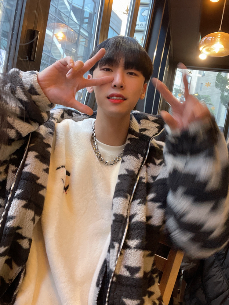 hu20789 (@lee_sta) 님의 게시물 | KREAM