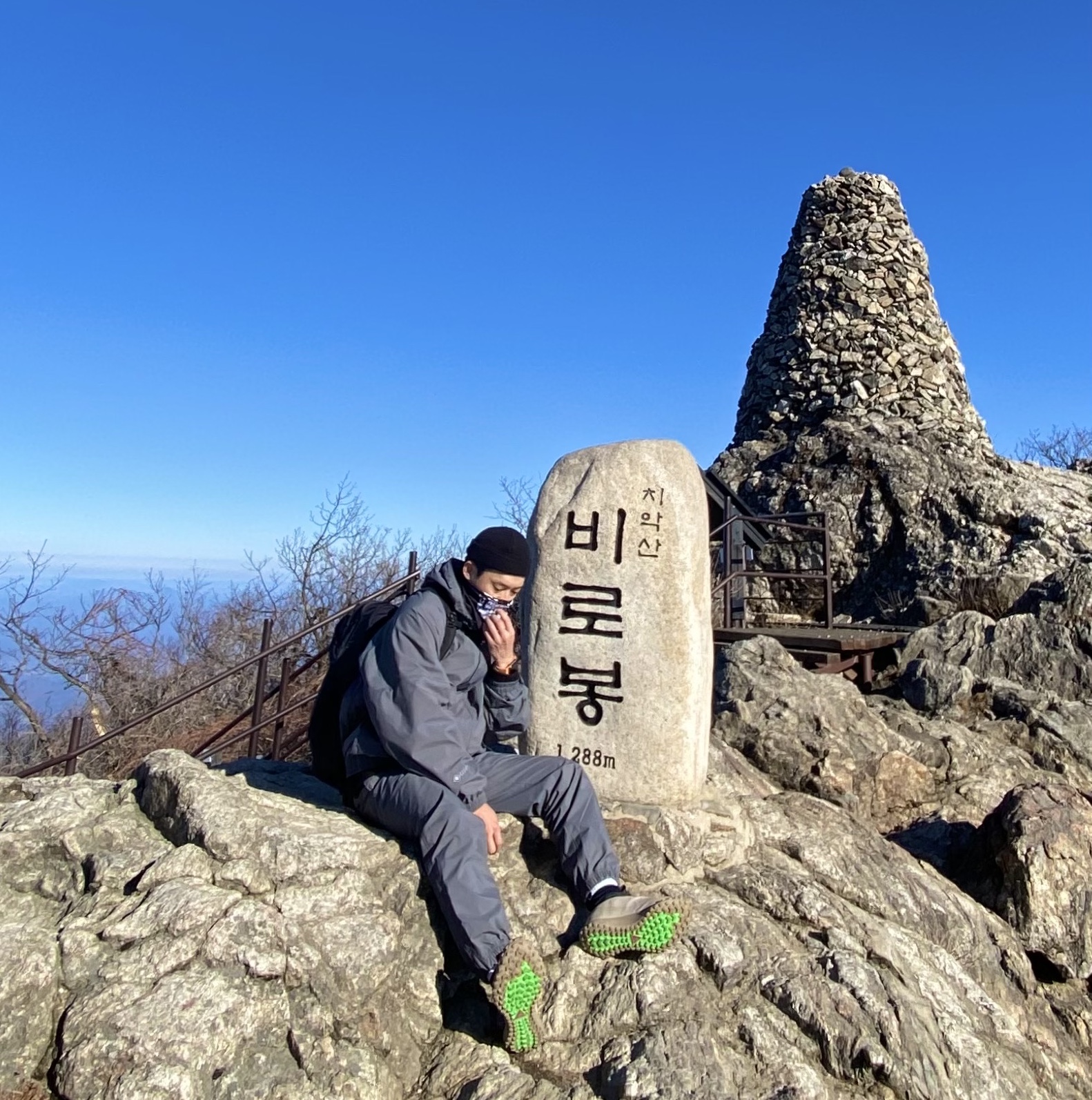 (@eitherone) 님의 게시물 | KREAM