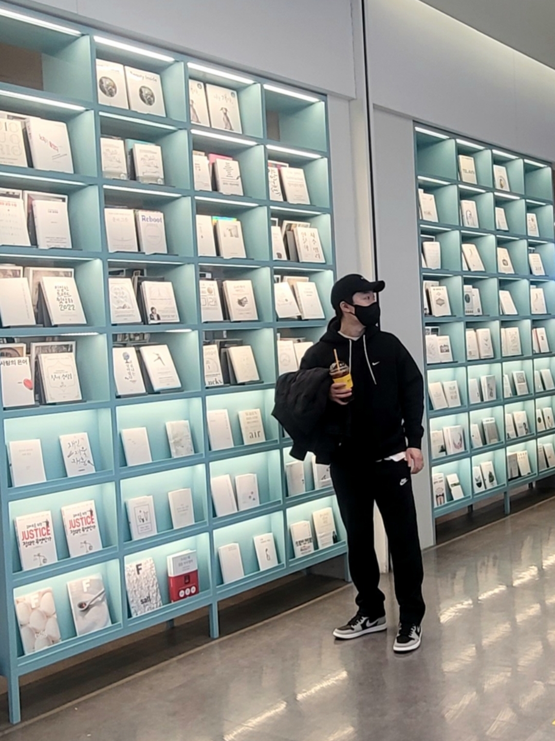 (@jun____) 님의 게시물 | KREAM