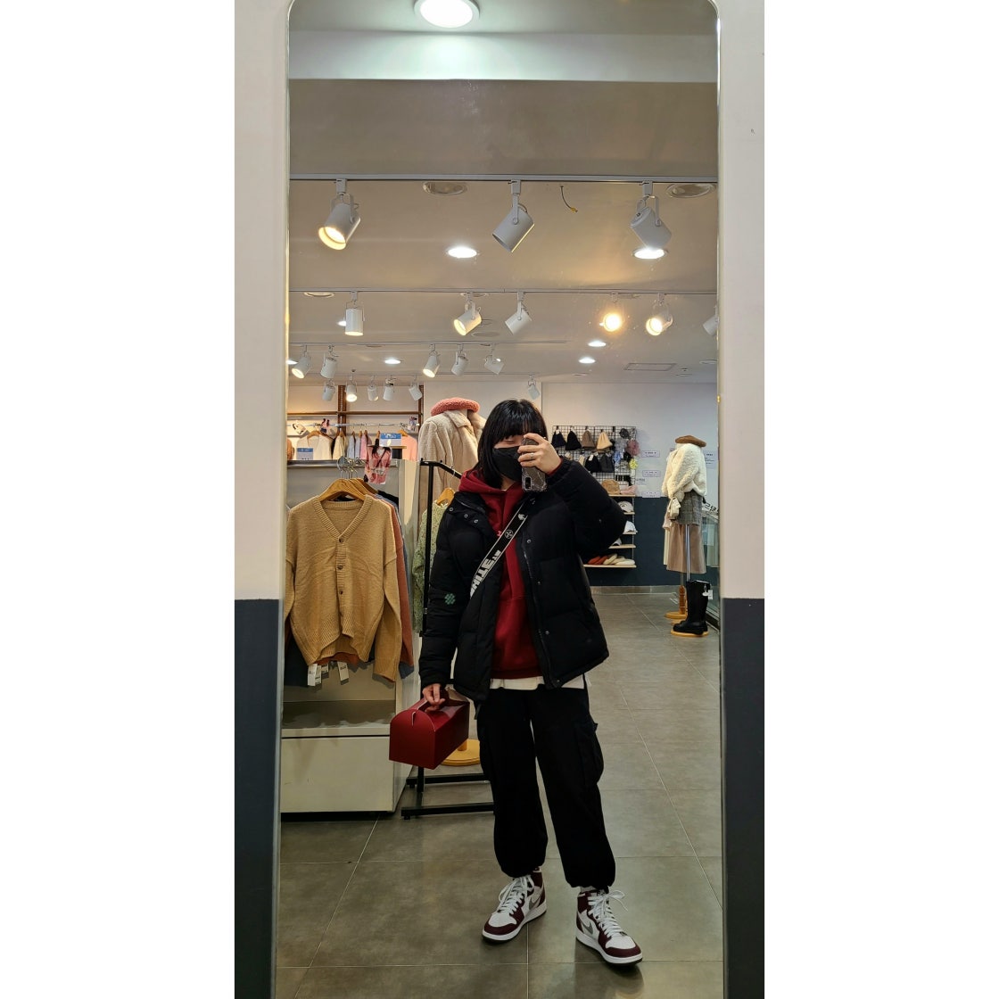 qhgus2937 (@b_____hyeon) 님의 게시물 | KREAM