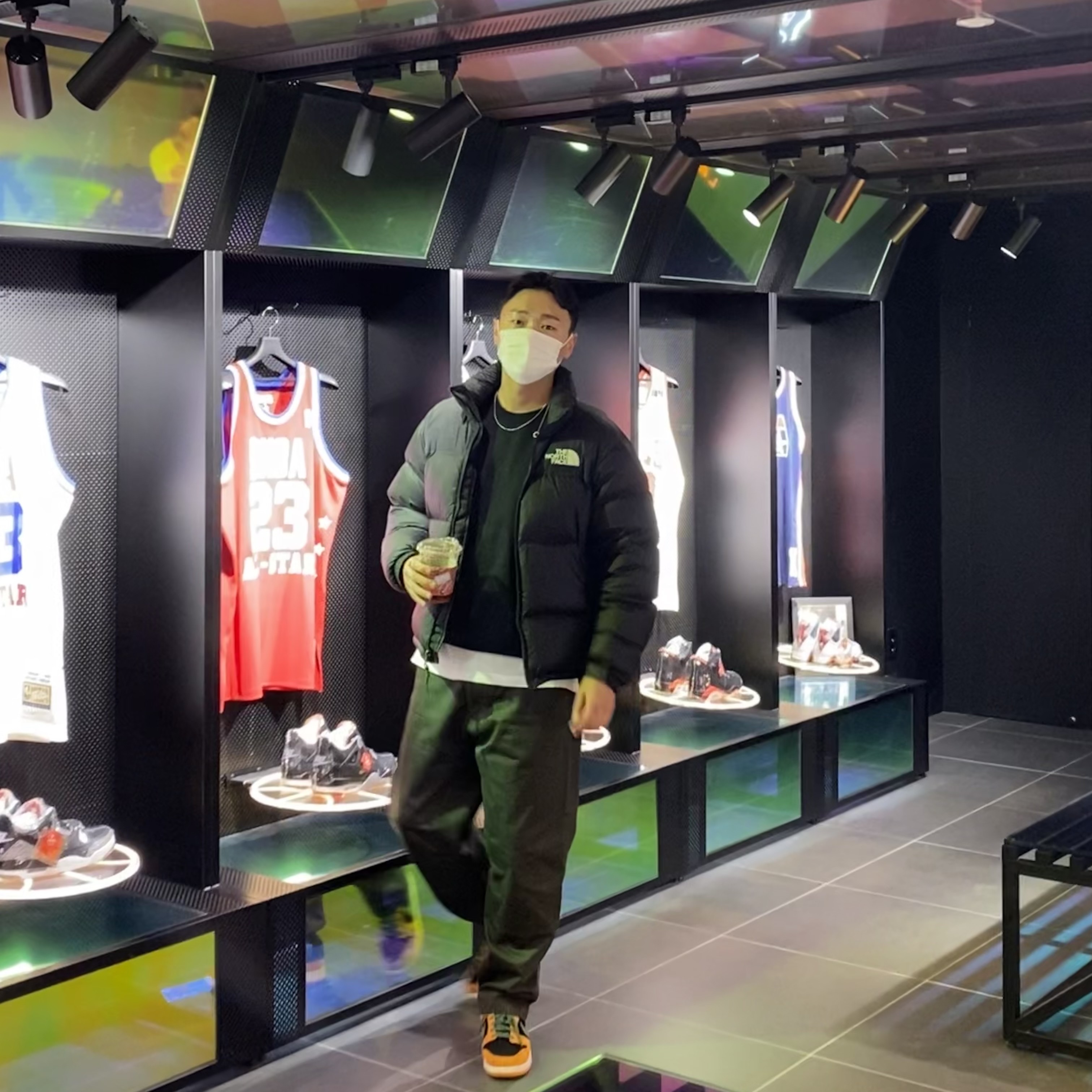 영영 (@it.young) 님의 게시물 | KREAM