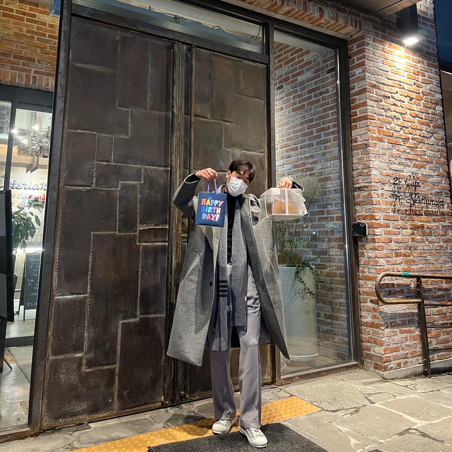 𝑝𝑎𝑟𝑘 𝑠𝑠𝑎𝑛𝑔 𝑢𝑘 (@s.wook._) 님의 게시물 | KREAM