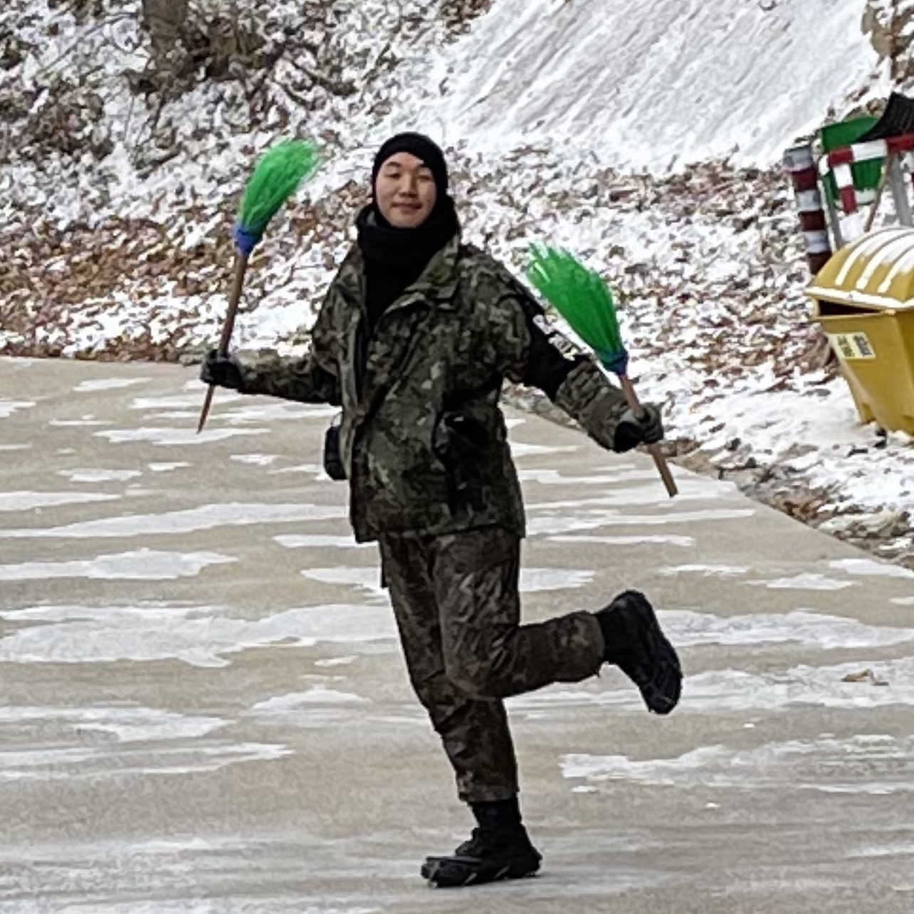 이건 (@lee_gun) 님의 게시물 | KREAM