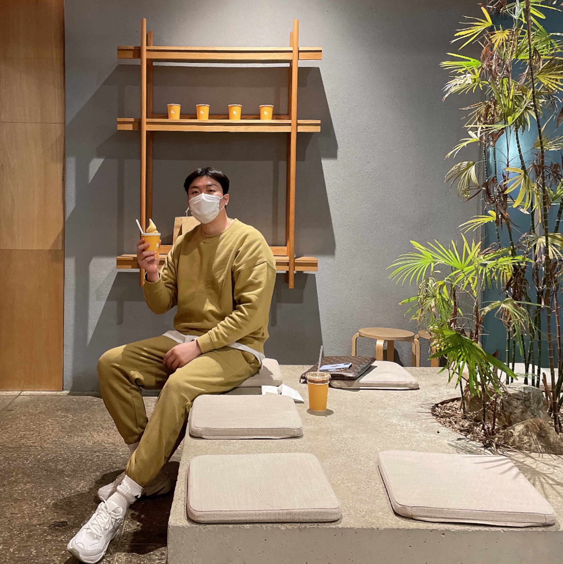 (@___virgo__) 님의 게시물 | KREAM