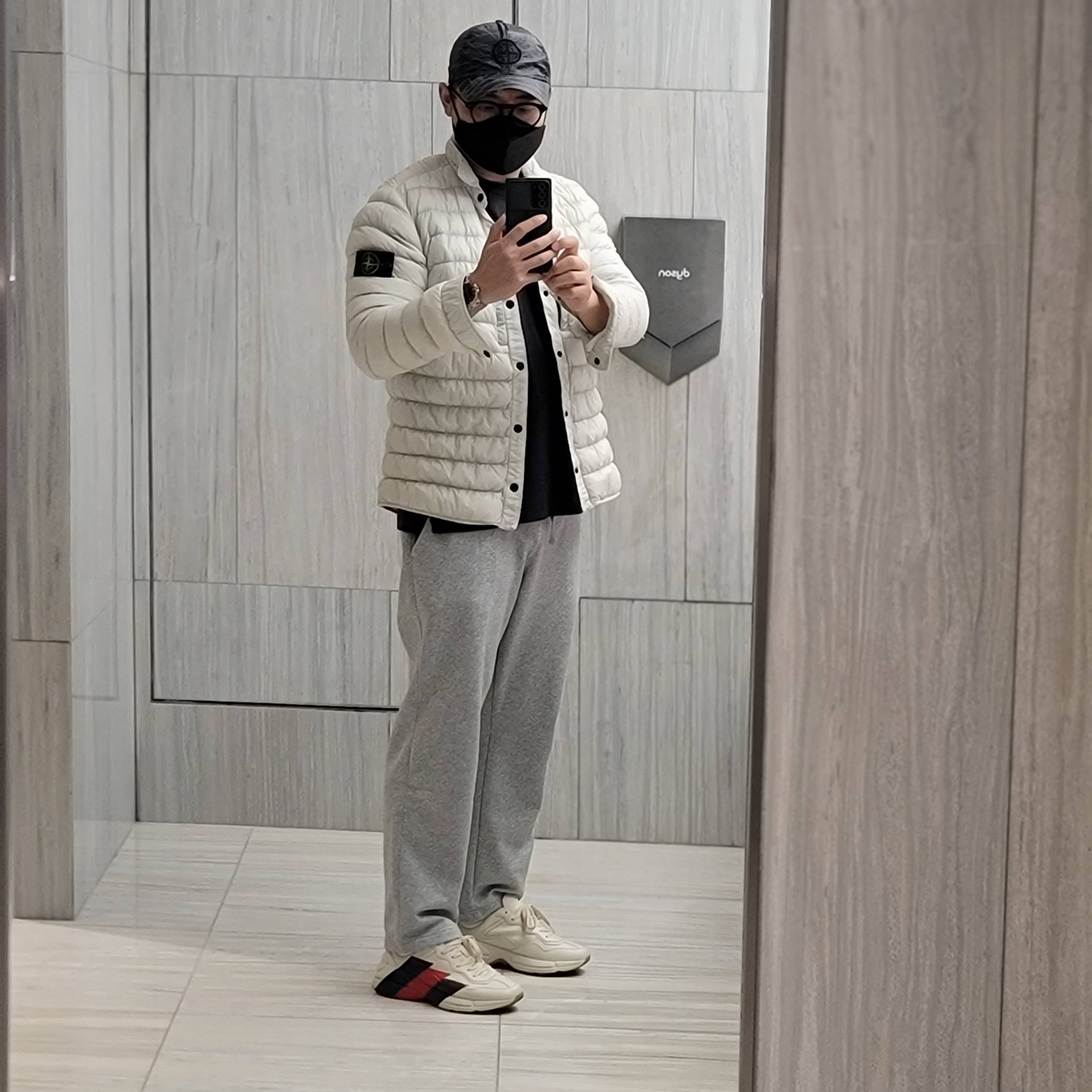 @eric_coco_0412 (@honorguard) 님의 게시물 | KREAM