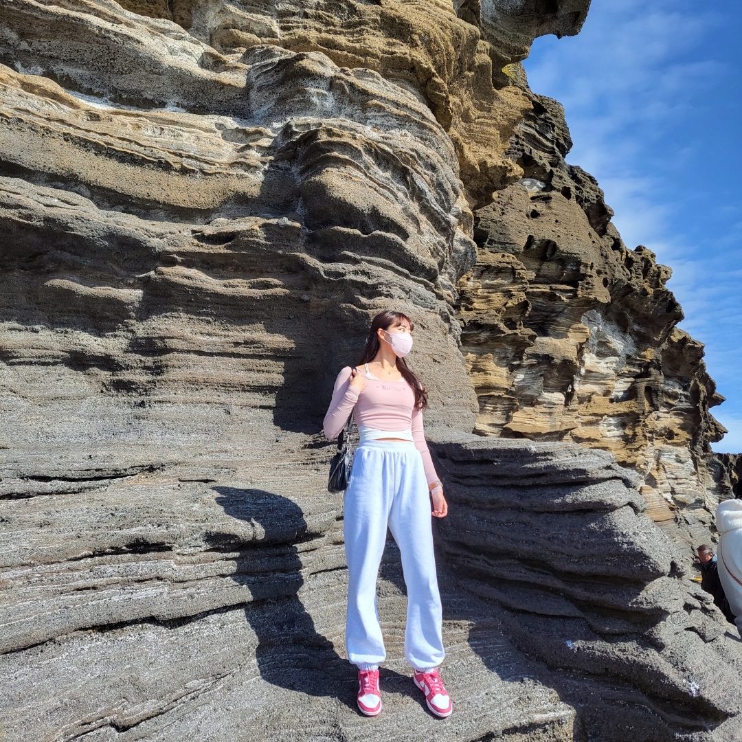 im.songmei (@im.songmei) 님의 게시물 | KREAM