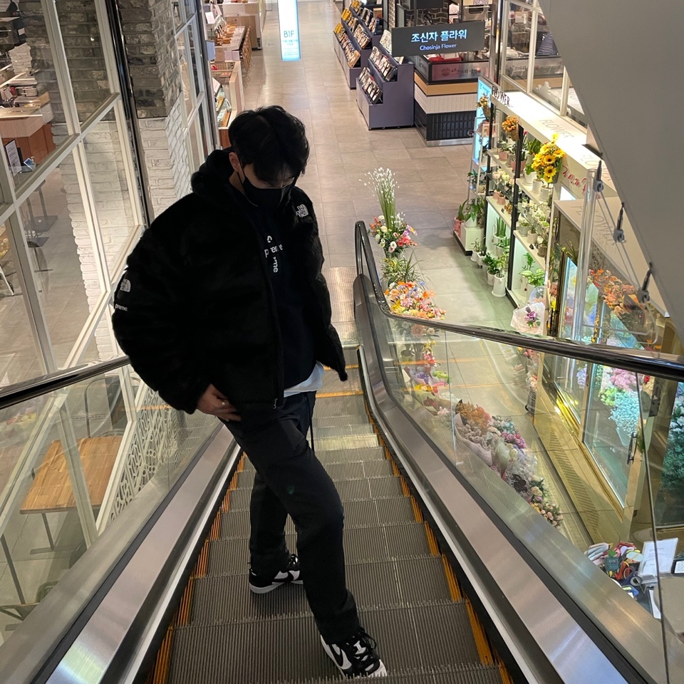 (@_jnkkk) 님의 게시물 | KREAM