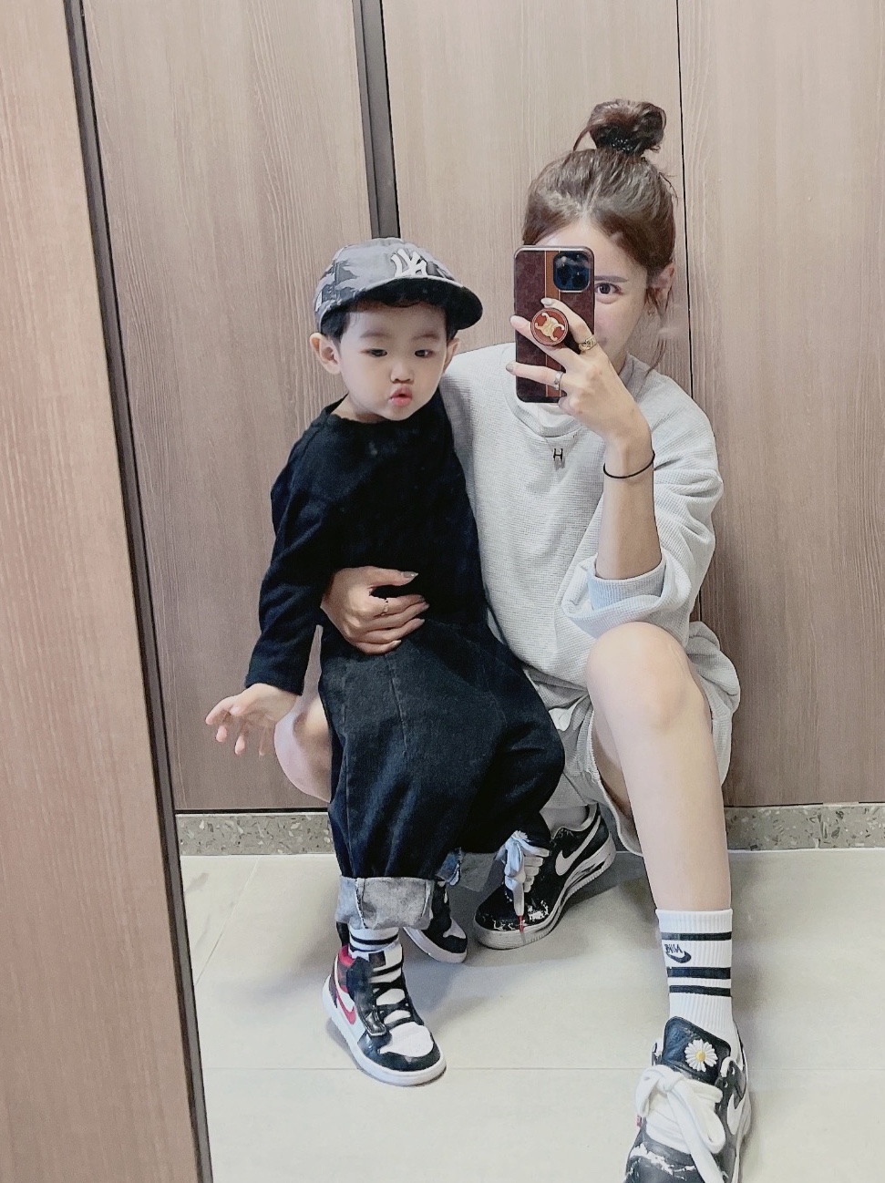 율이와 율맘 (@yul_bbobbo) 님의 게시물 | KREAM