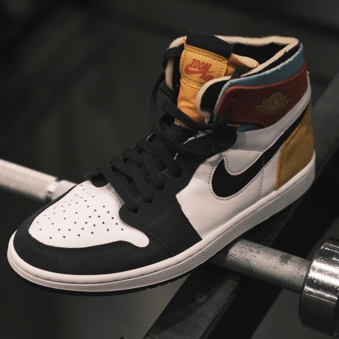 (@luv2h8) 님의 게시물 | KREAM