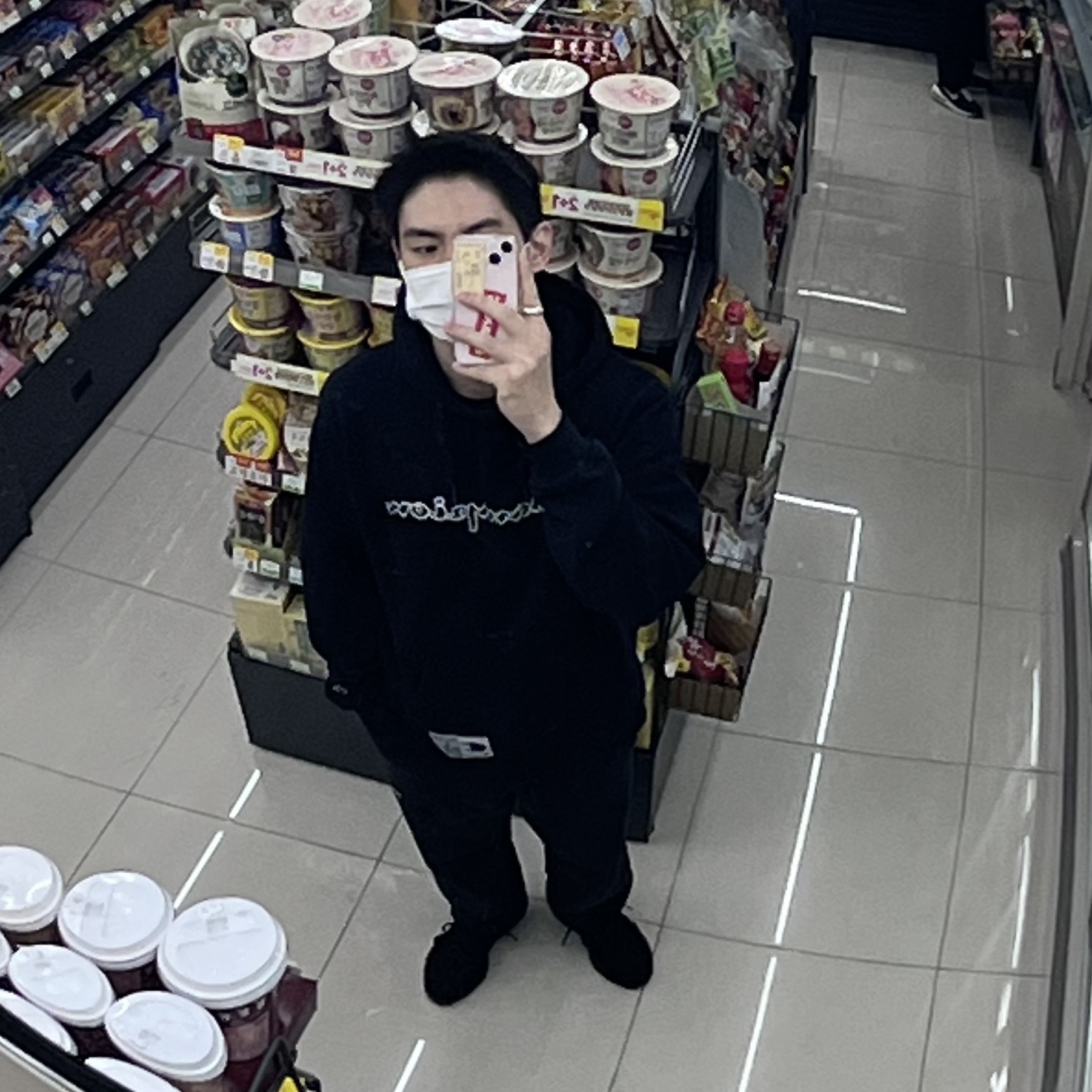 문수 (@moonsu) 님의 게시물 | KREAM