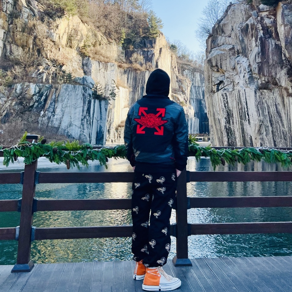 호돌이 (@k____bh) 님의 게시물 | KREAM