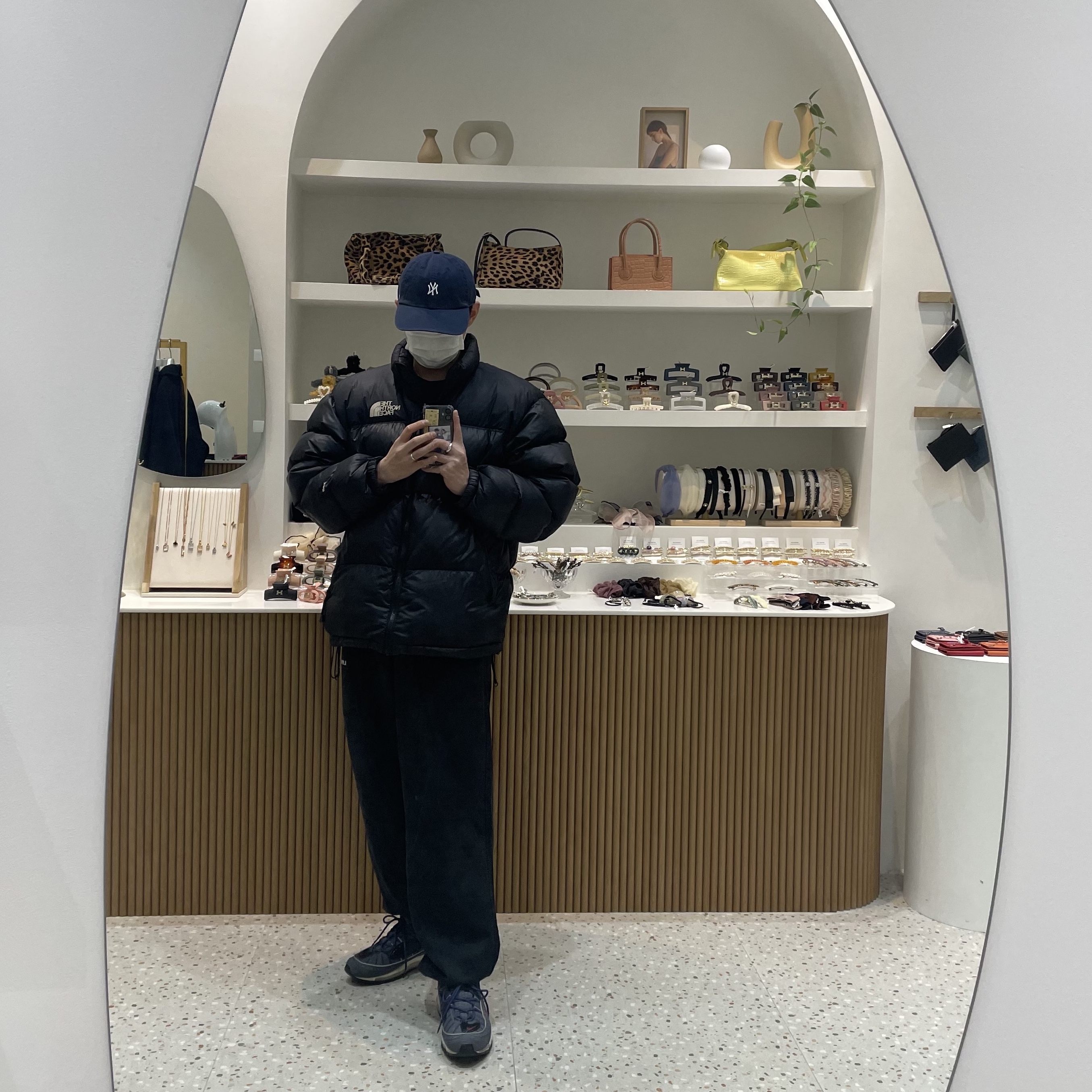 문수 (@moonsu) 님의 게시물 | KREAM