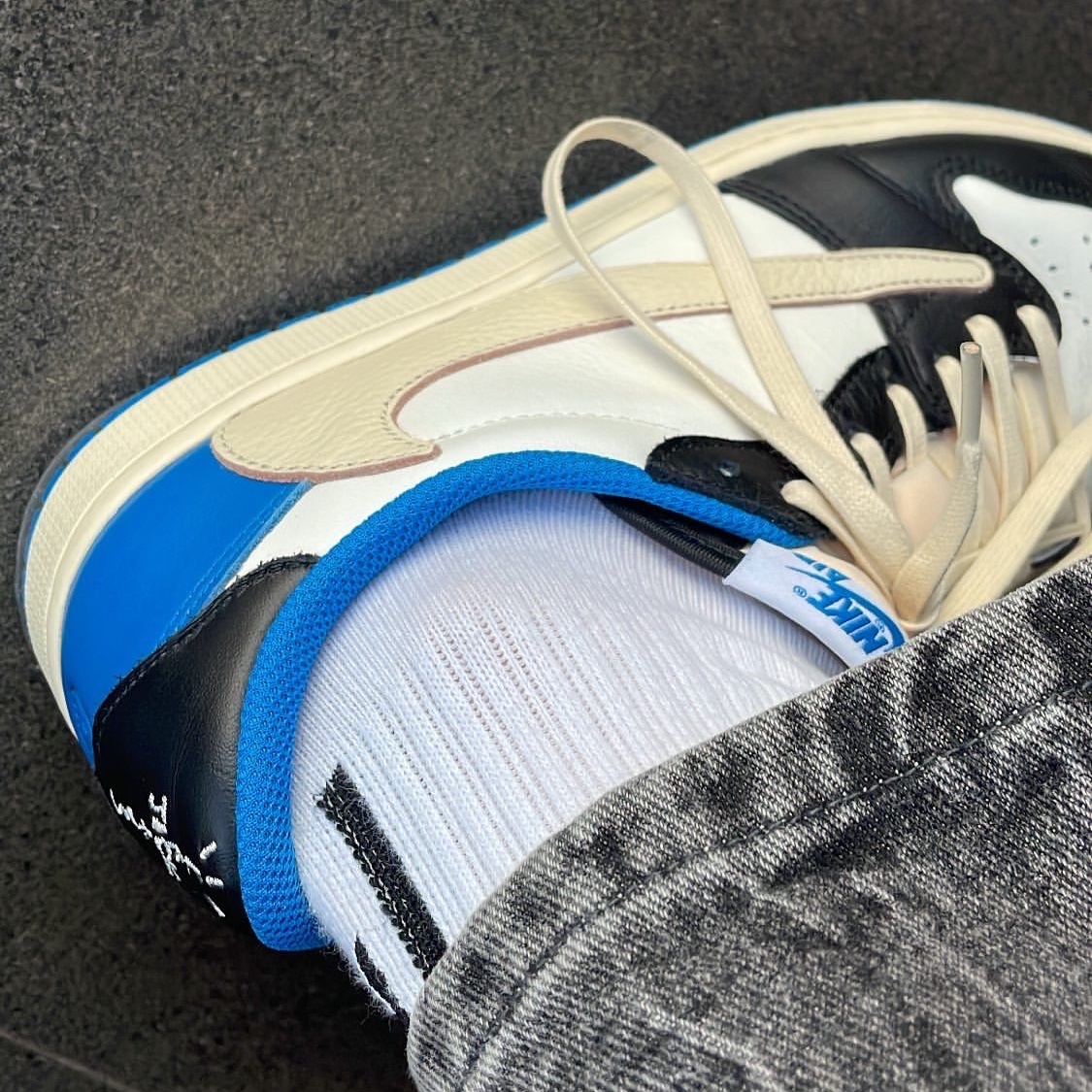 seabrush (@seabrush) 님의 게시물 | KREAM