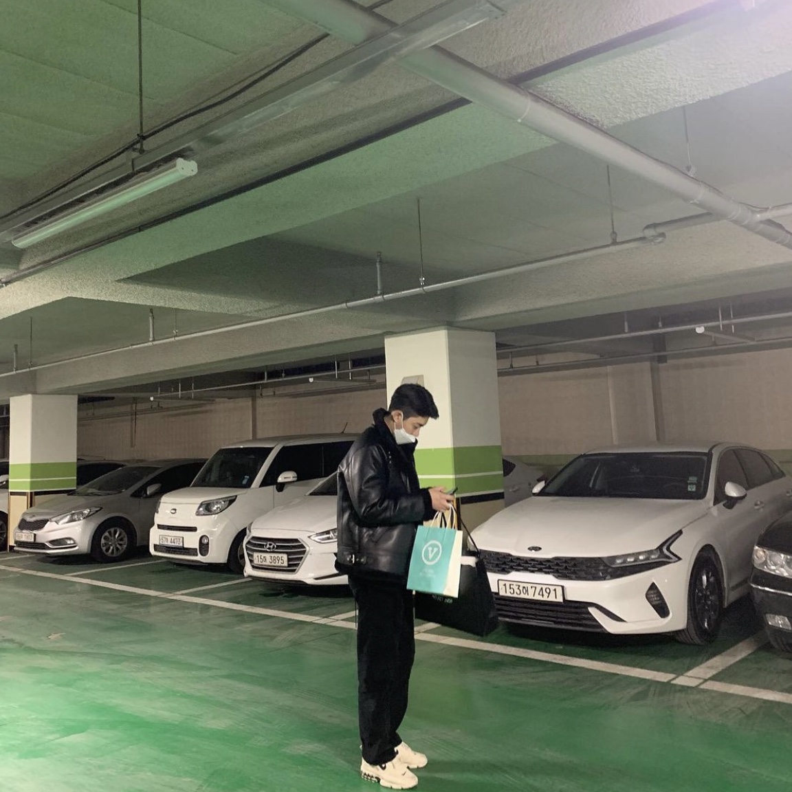 깜장깜장 (@_xxdhx) 님의 게시물 | KREAM