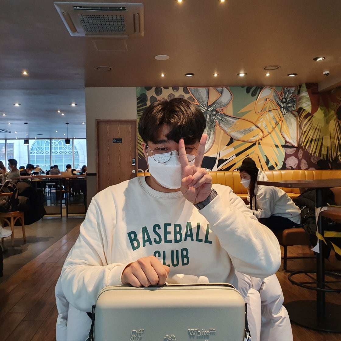 태성 (@gold_star_) 님의 게시물 | KREAM