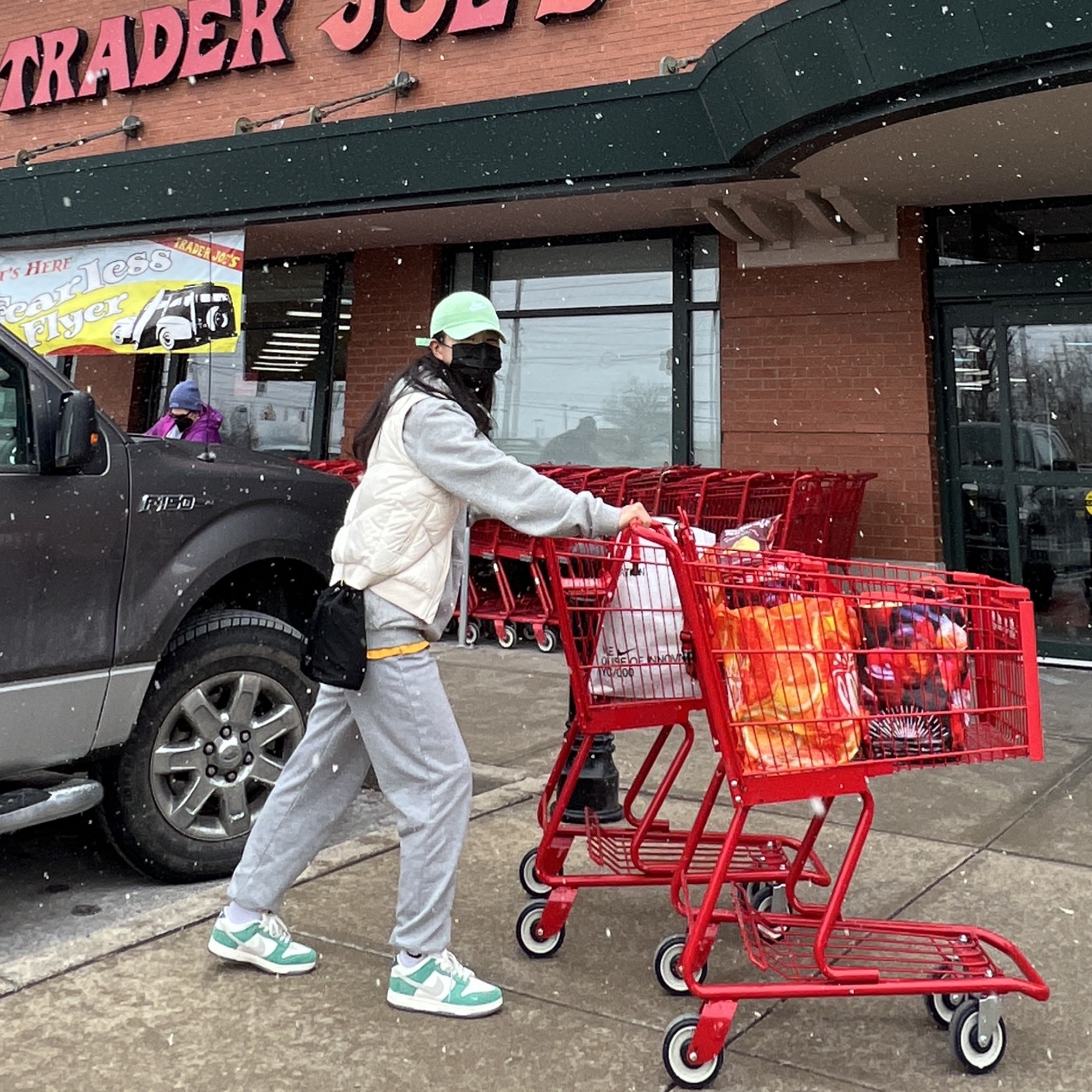 catislove (@moredignity) 님의 게시물 | KREAM