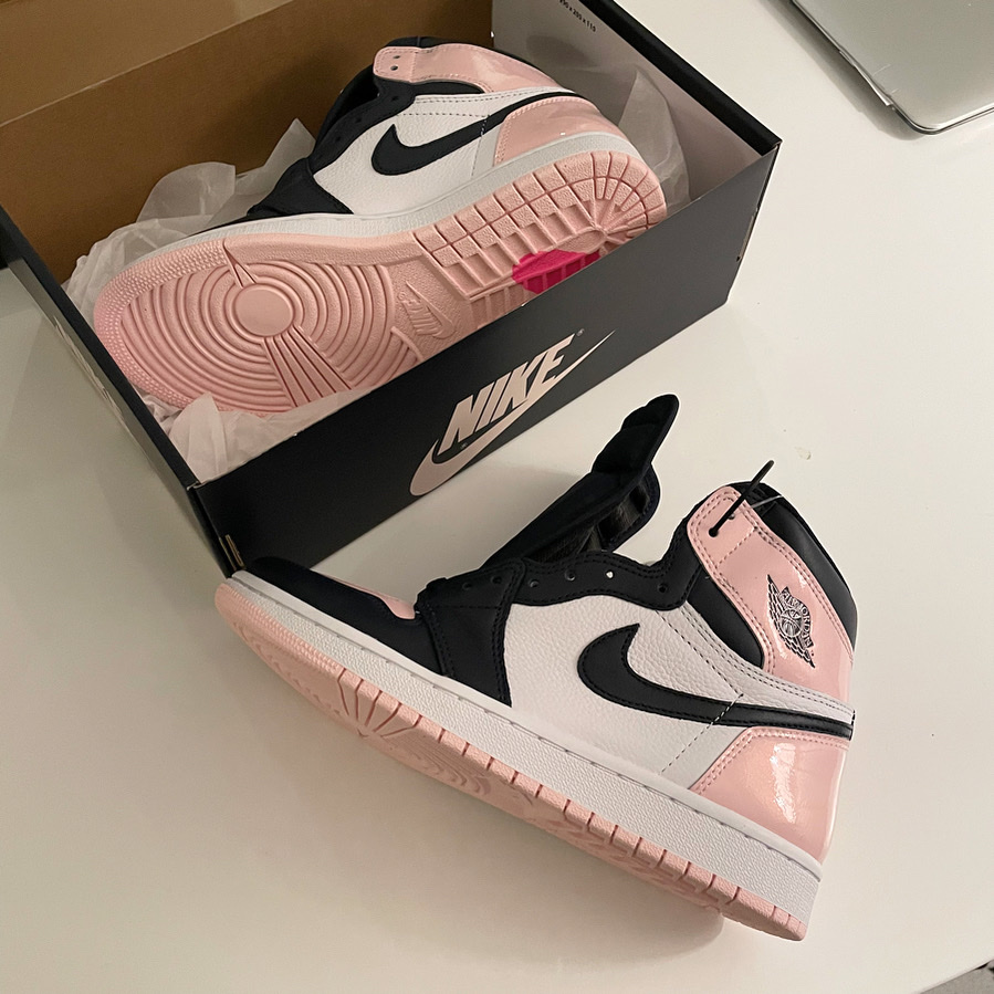 RARA (@hello.moon) 님의 게시물 | KREAM