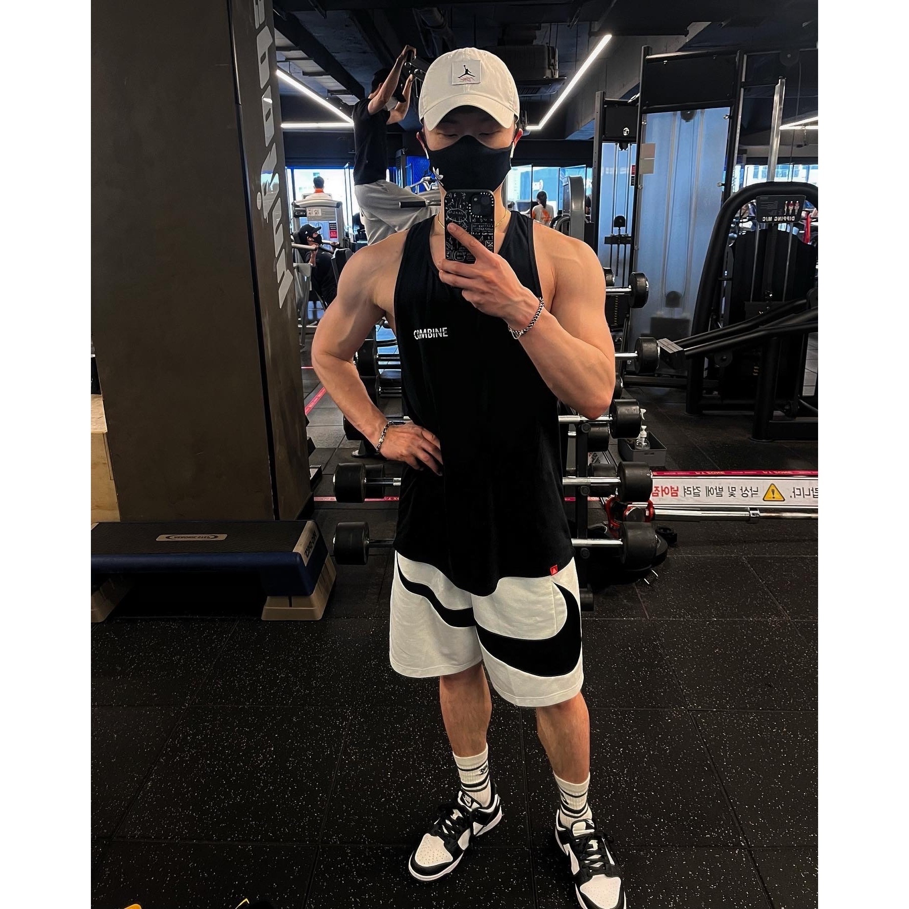 김영학 (@hak87) 님의 게시물 | KREAM