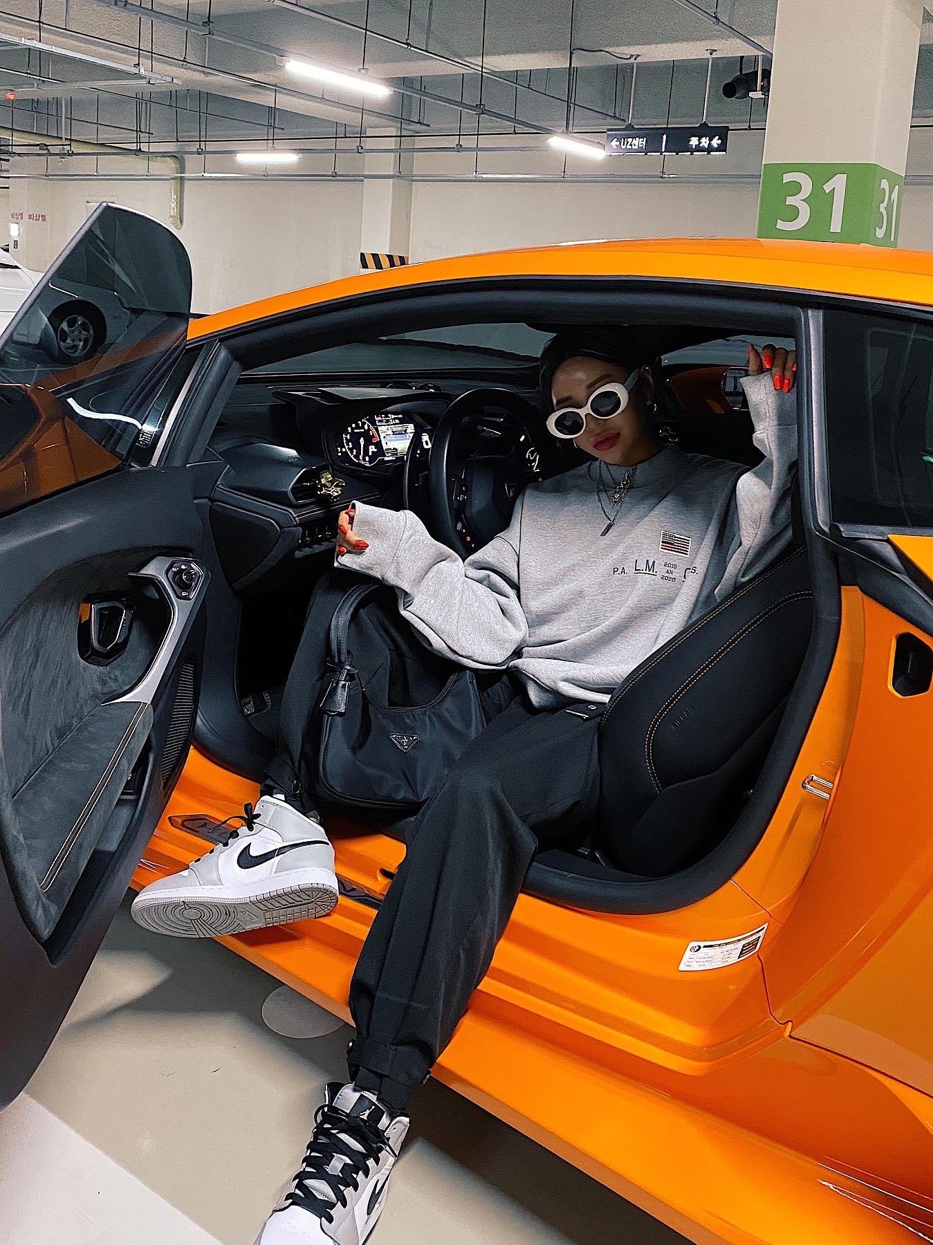 (@kimsia) 님의 게시물 | KREAM