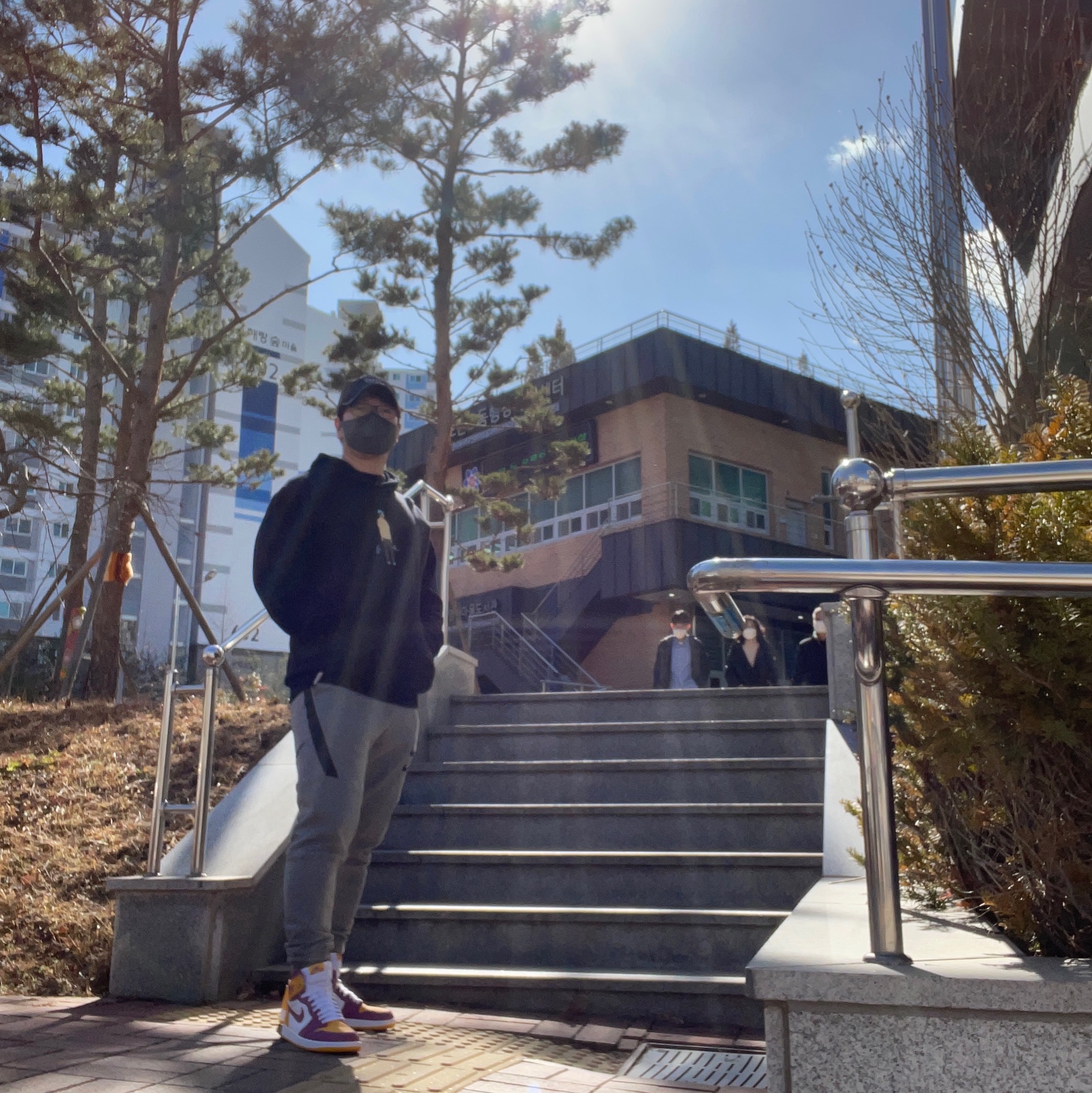 Lee (@artera) 님의 게시물 | KREAM