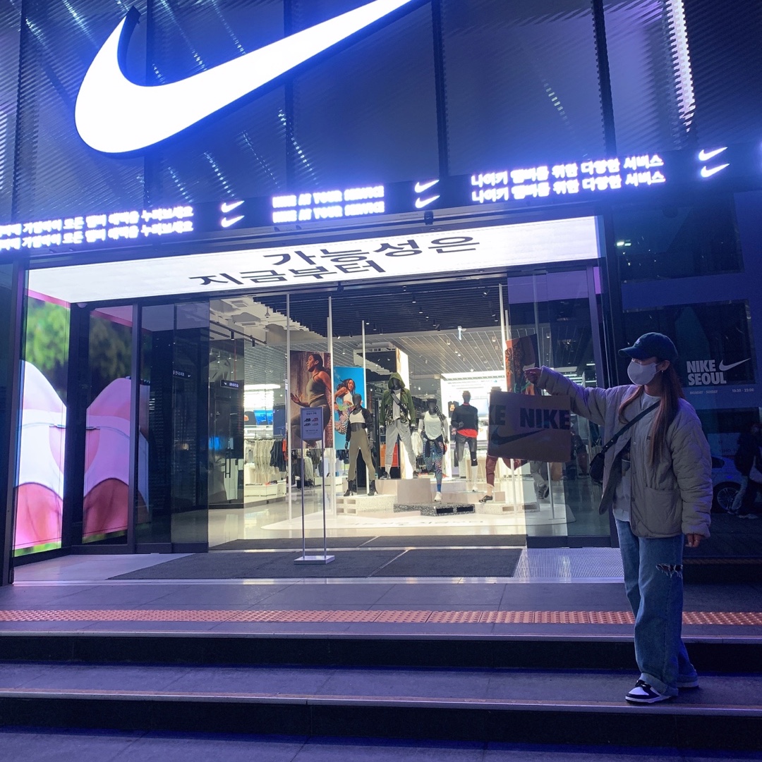 로리 (@lovejay) 님의 게시물 | KREAM