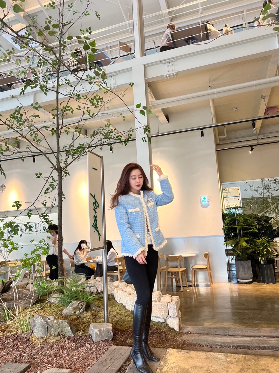 꿀벌이🐝 이지유 (@amelia_v) 님의 게시물 | KREAM