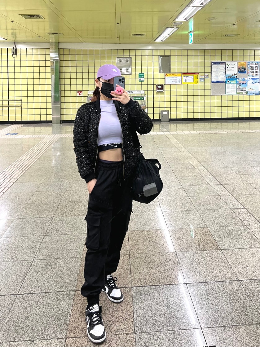 꿀벌이🐝 이지유 (@amelia_v) 님의 게시물 | KREAM