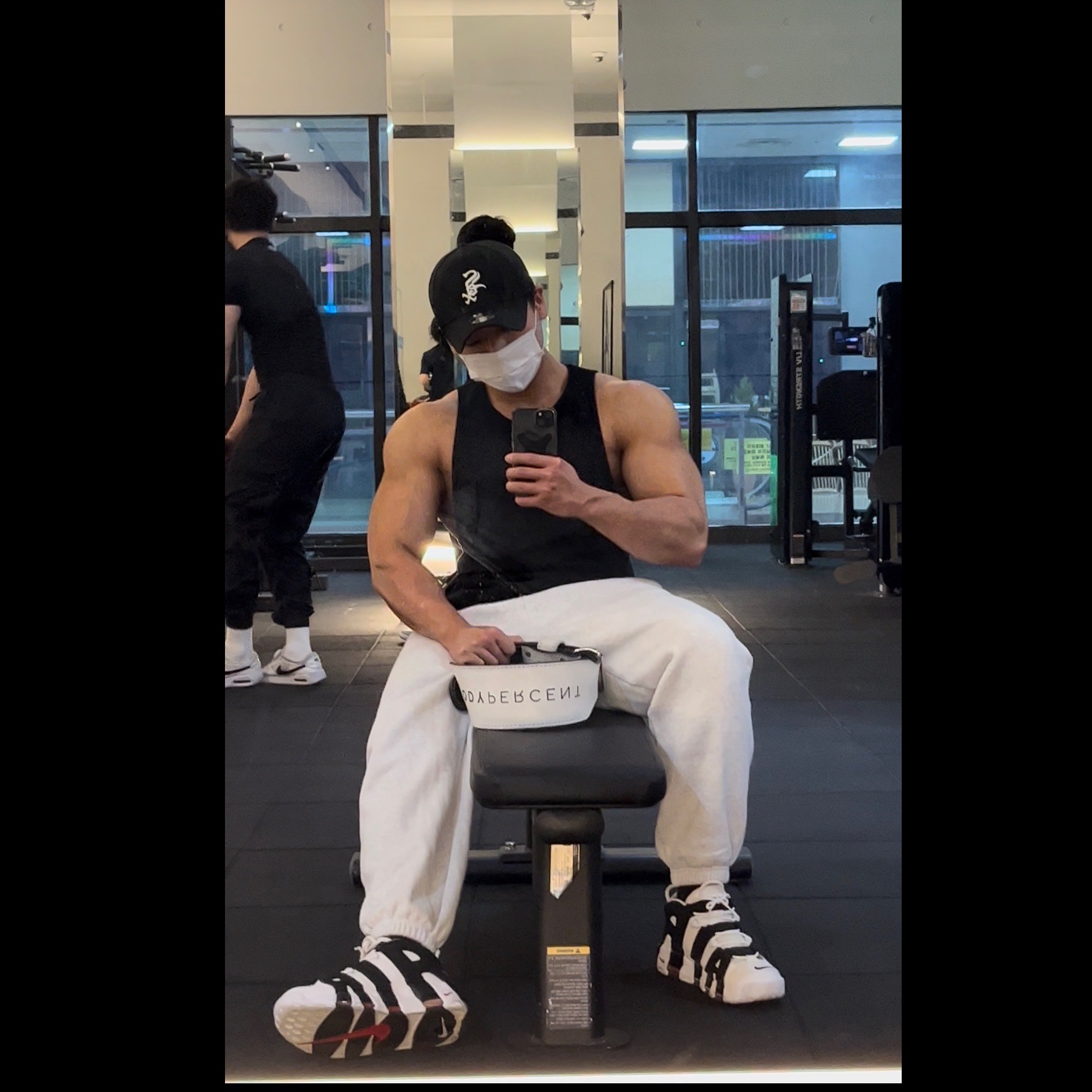 임주혁 (@fit_105size) 님의 게시물 | KREAM