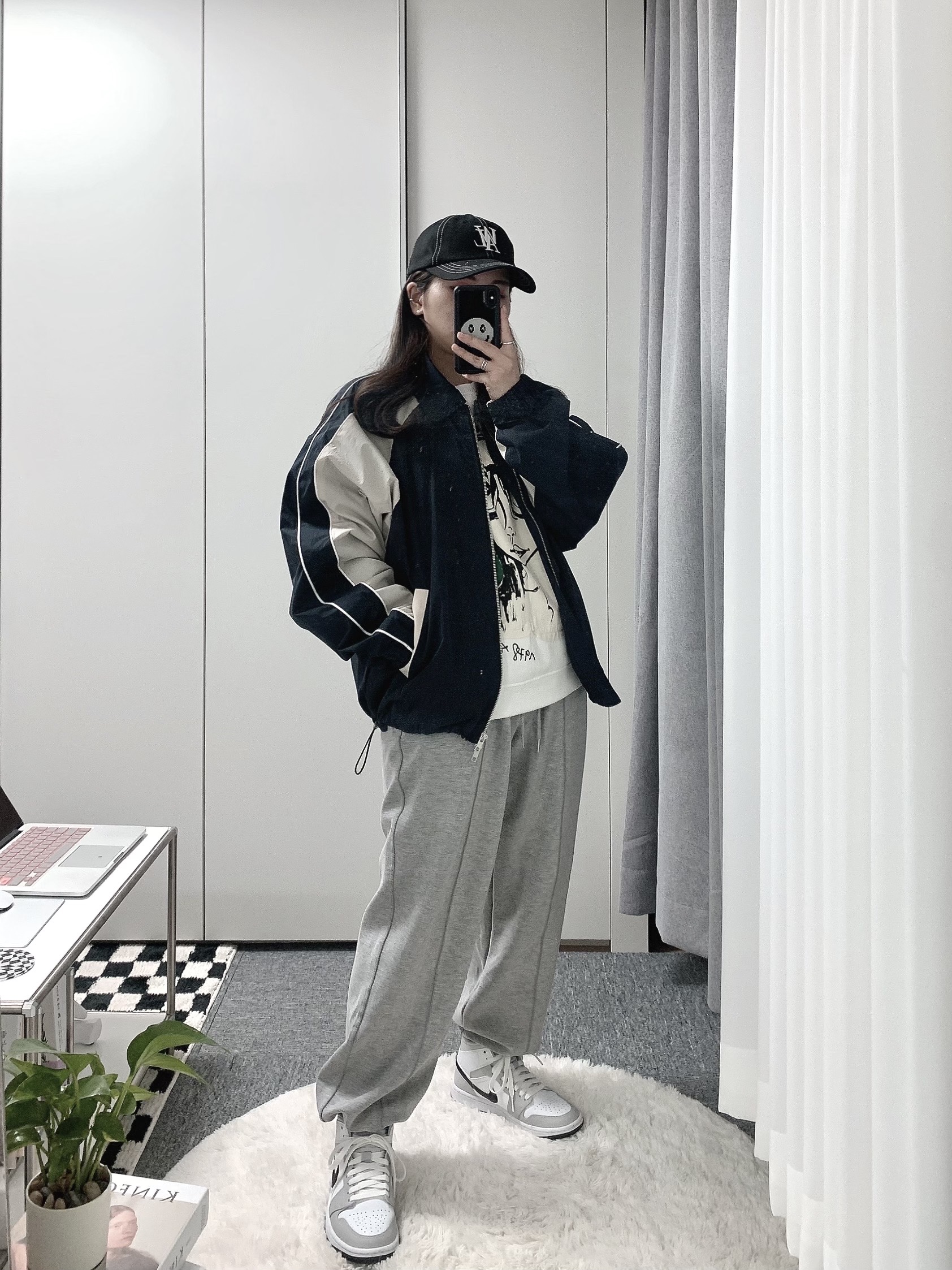 #𝘥𝘢𝘪𝘭𝘺𝘭𝘰𝘰𝘬 💙🖤🤍 (@_hyeee) 님의 게시물 | KREAM