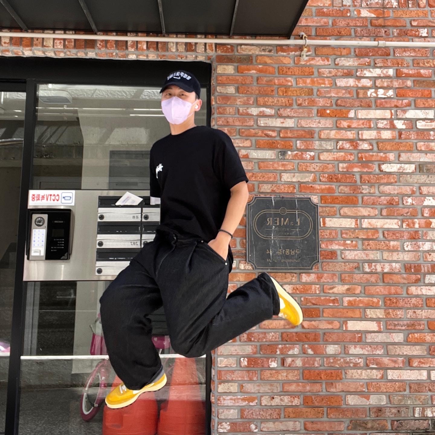 🫥 (@tsl68y) 님의 게시물 | KREAM