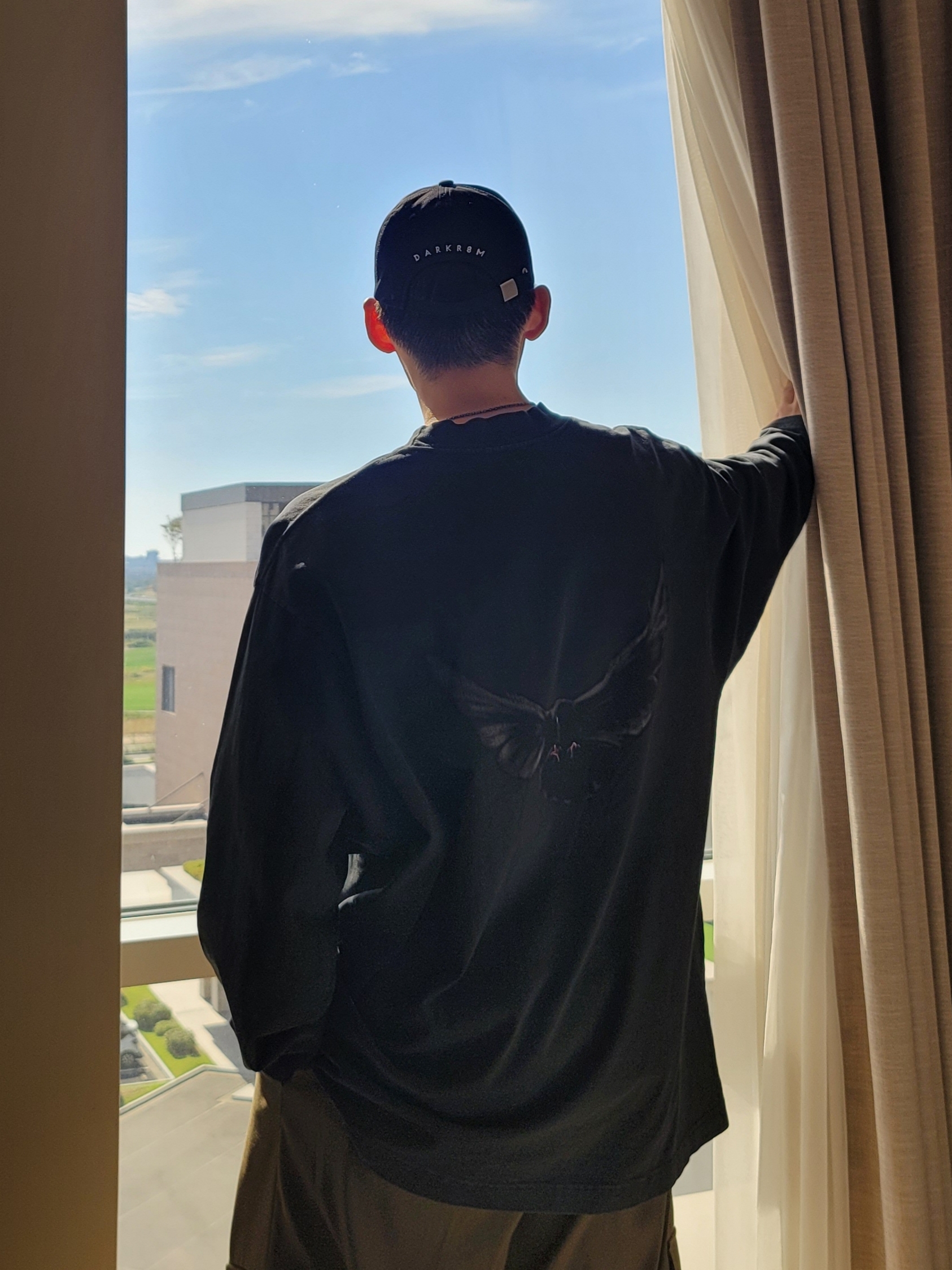 떤 더 (@you_are_so_far) 님의 게시물 | KREAM