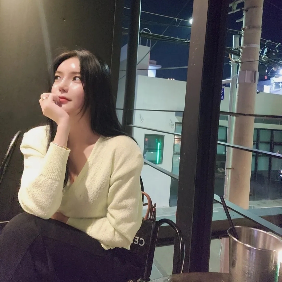 (@velystory) 님의 게시물 | KREAM