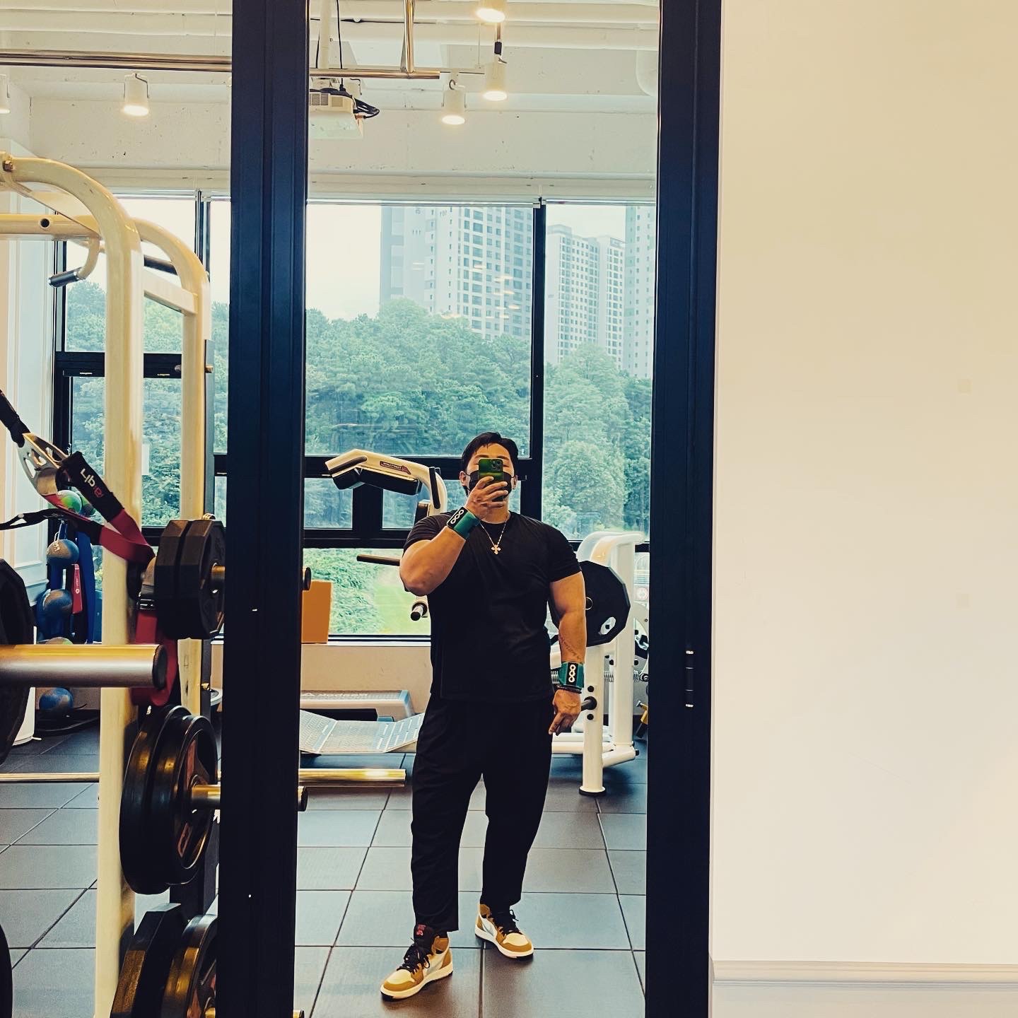 ljhoon0723 (@jh.9207) 님의 게시물 | KREAM