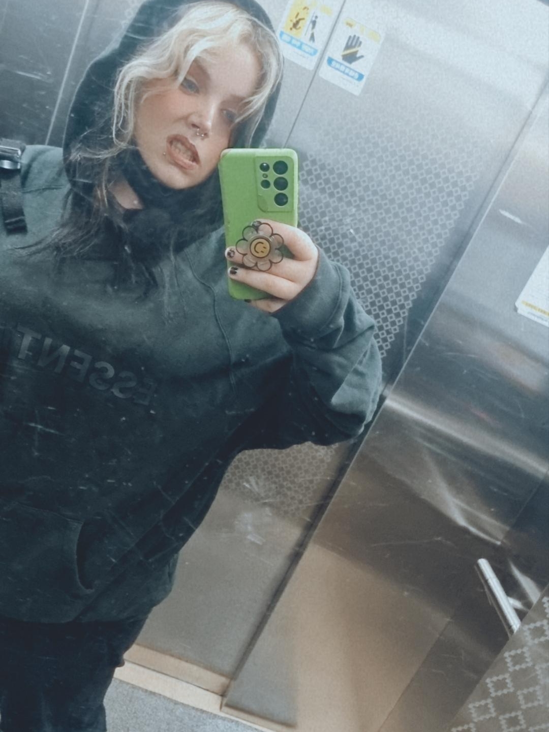 lx (@lxxoo) 님의 게시물 | KREAM