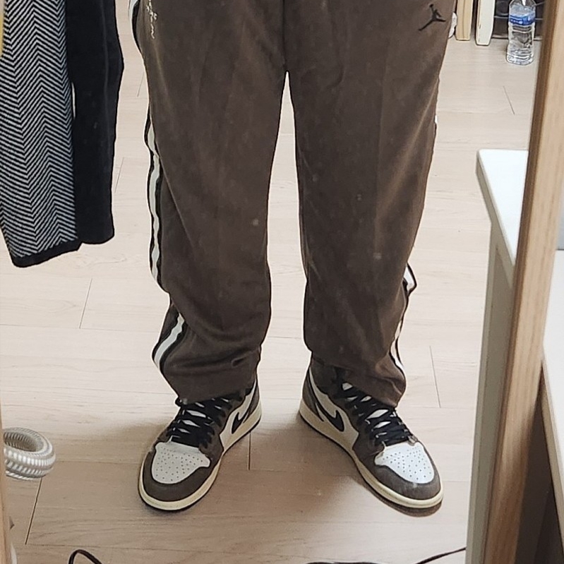 유리한 (@yurihan) 님의 게시물 | KREAM