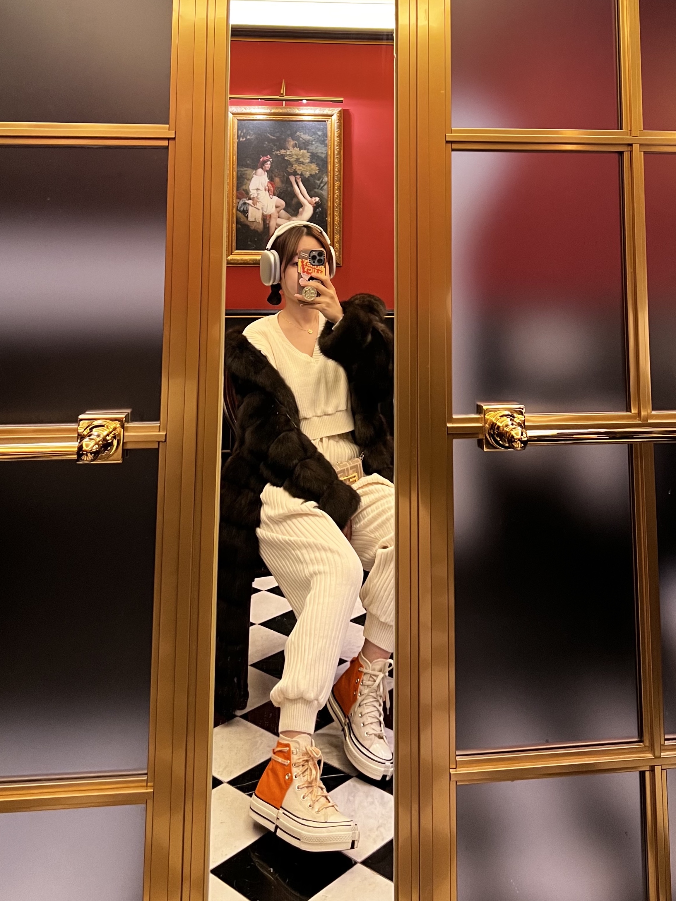 꿀벌이🐝 이지유 (@amelia_v) 님의 게시물 | KREAM