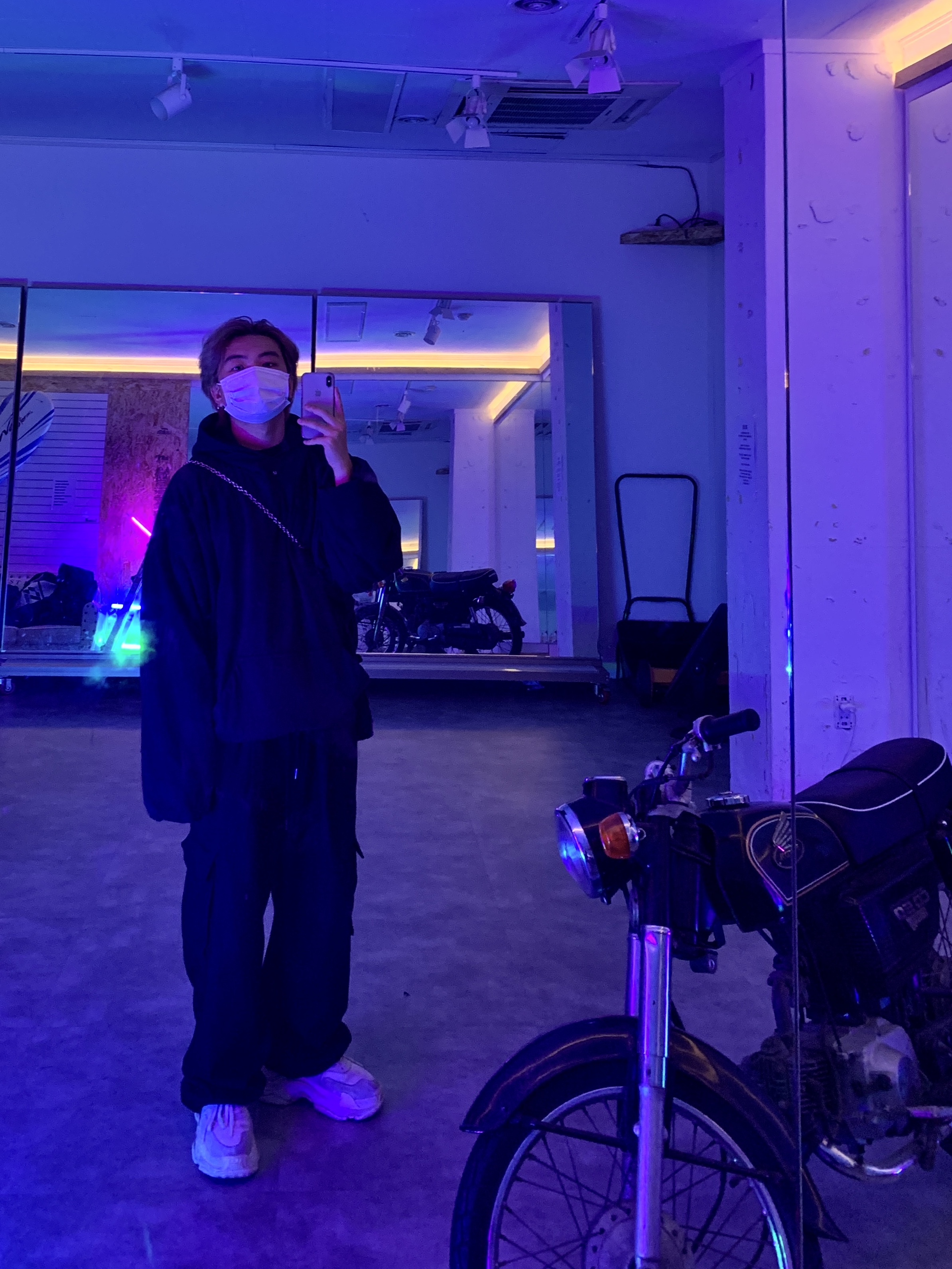 최성근 (@indigopunk) 님의 게시물 | KREAM