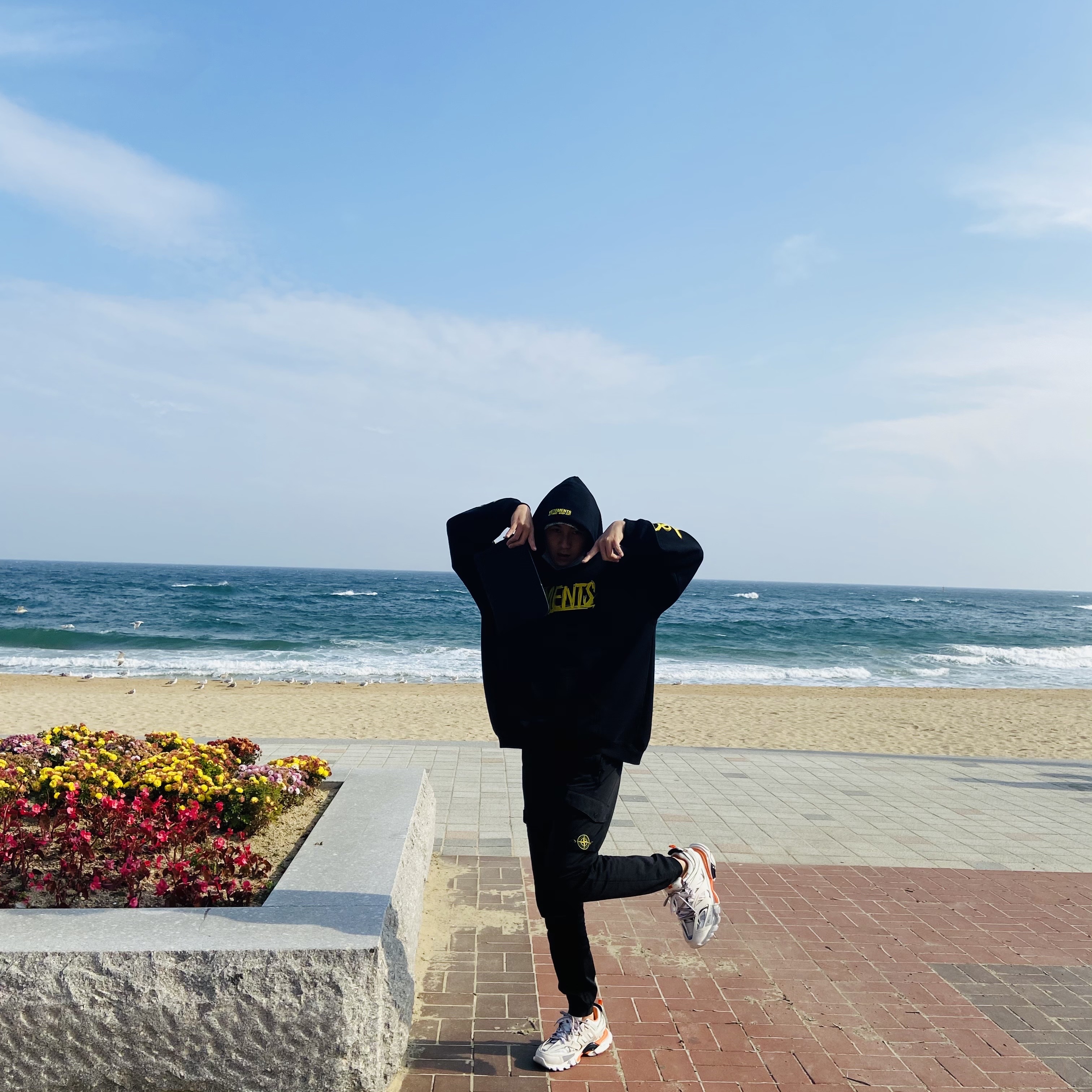 (@chill__js) 님의 게시물 | KREAM