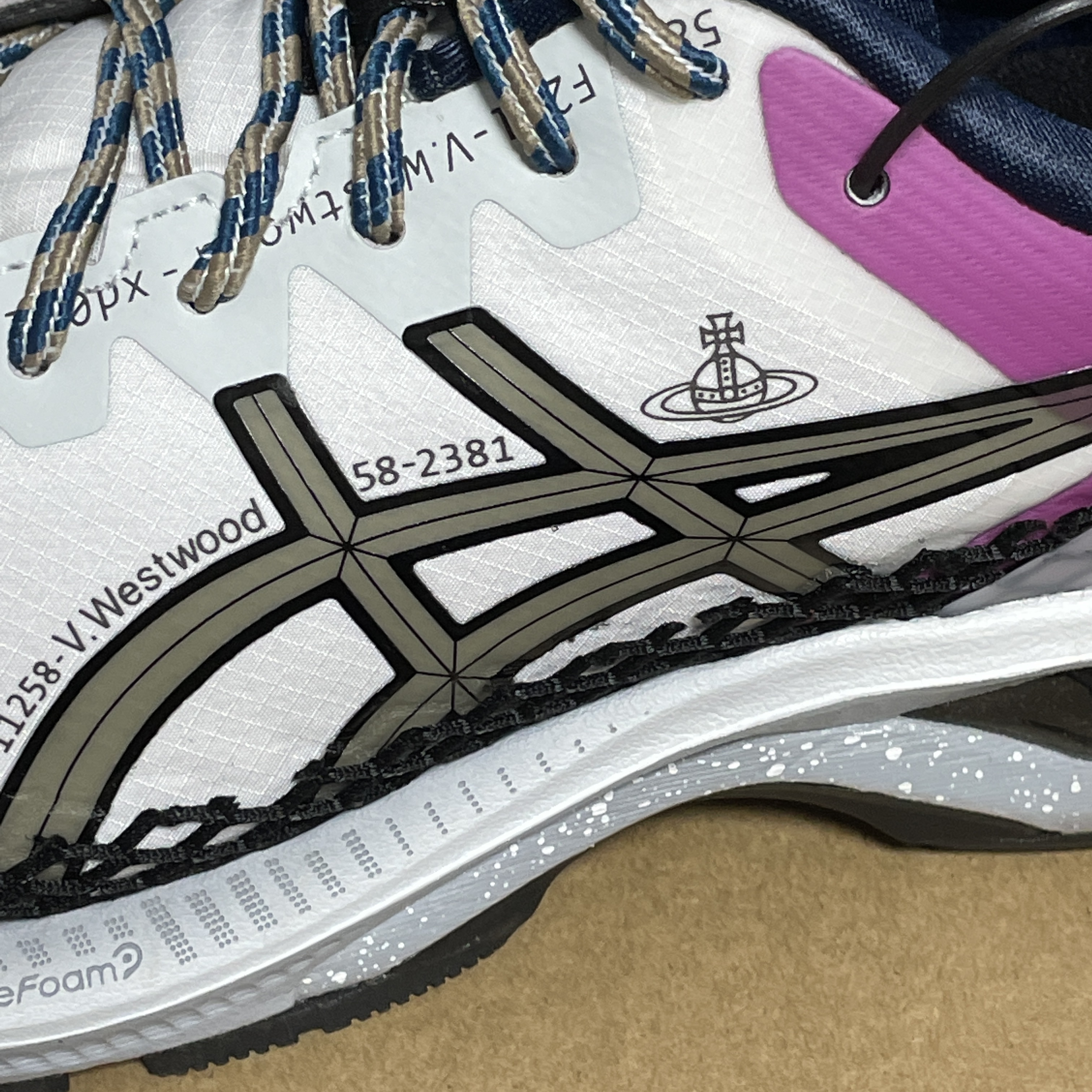 존예템 탐색기 (@zonyeah) 님의 게시물 | KREAM